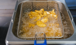 Frittierfett oder Öl? Was eignet sich besser zum Frittieren?