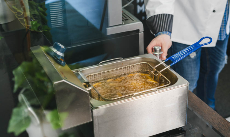 Frittierfett oder Öl? Was eignet sich besser zum Frittieren?
